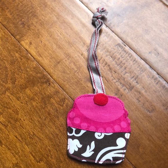 thirty-one | Accessories | Brand New Thirtyone Cupcake Luggage Tag ...